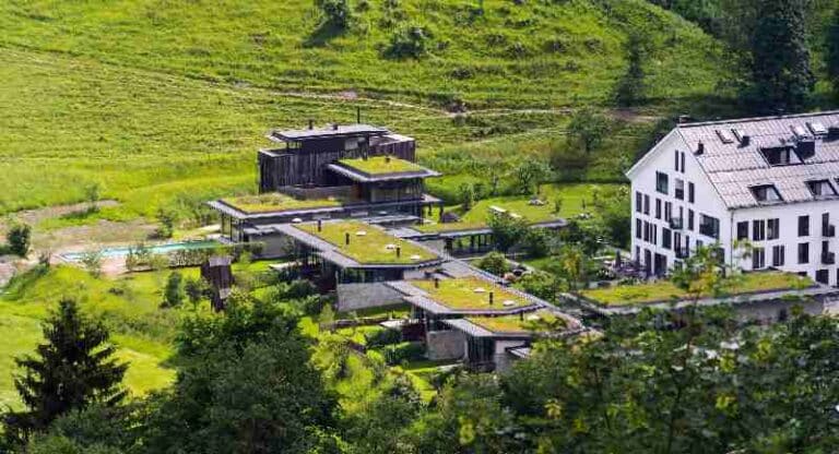 What is a Villa & its types, features