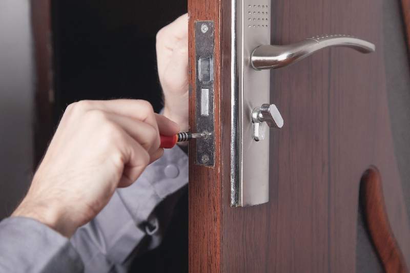 Locksmith Pasadena MD Servleader: Comprehensive Locksmith Services