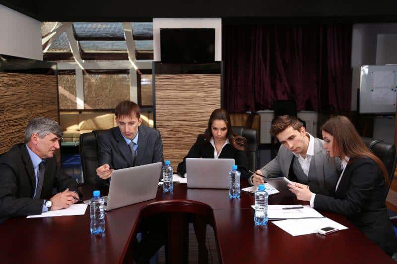 Building Strong CEO-Board Relationships for Success